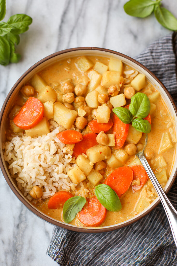 Yellow Thai Curry with Vegetables - Elle & Pear