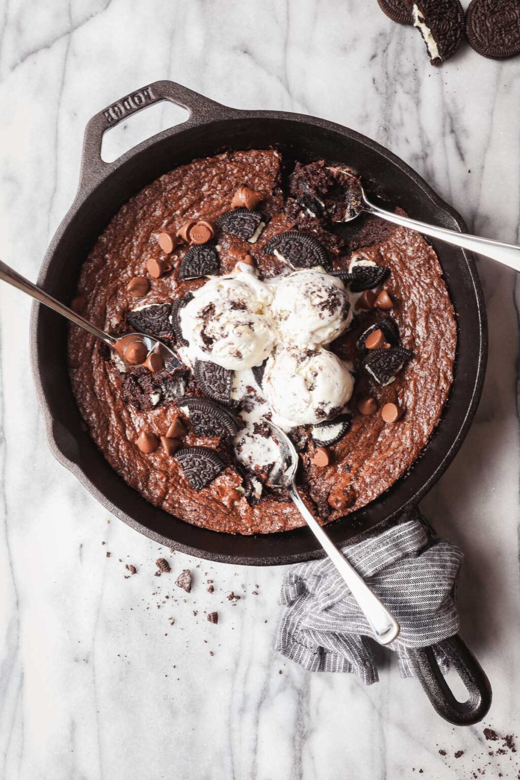 Peanut Butter Oreo Cookies - Elle & Pear
