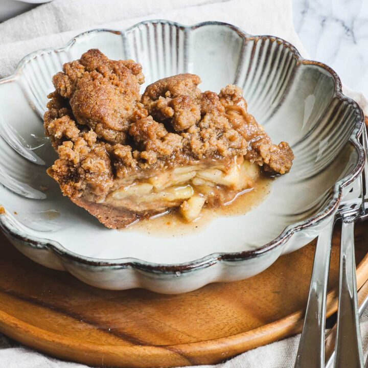 Graham Cracker Crust Apple Pie - Elle & Pear