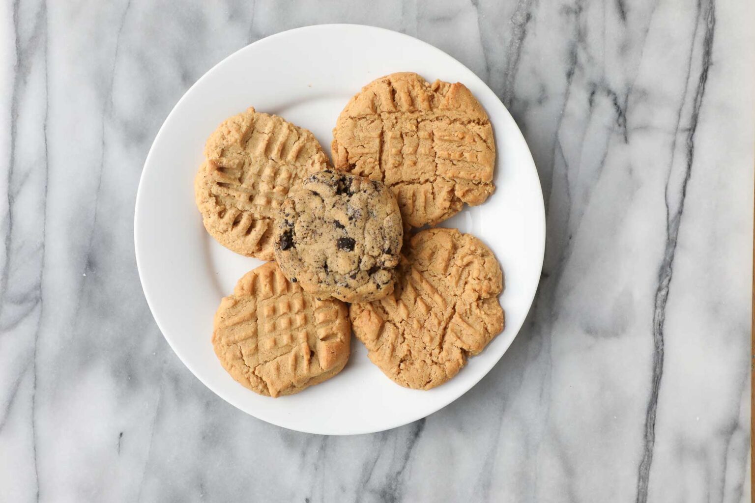 Peanut Butter Oreo Cookies - Elle & Pear